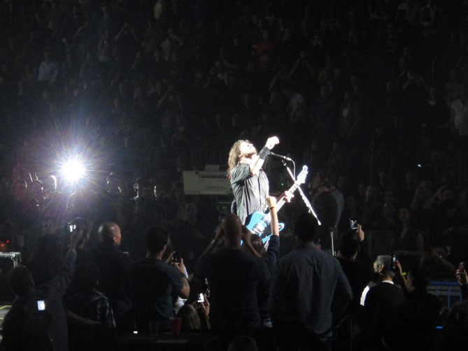 Denise Trein viu o show do Foo Fighters em Nova York - Foto 1 - Galeria ...